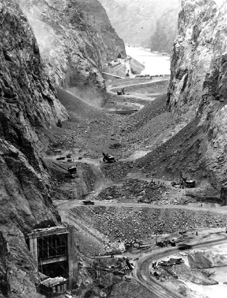 "The Greatest Dam in the World": Building Hoover Dam (Teaching with ...