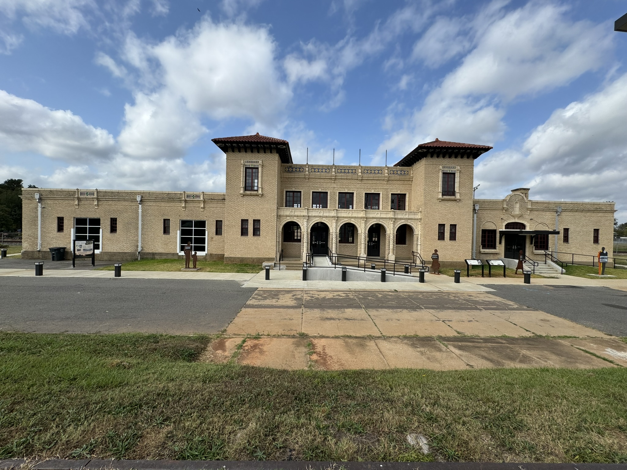 Texas and Pacific Railway Depot - Cane River Creole National Historical ...