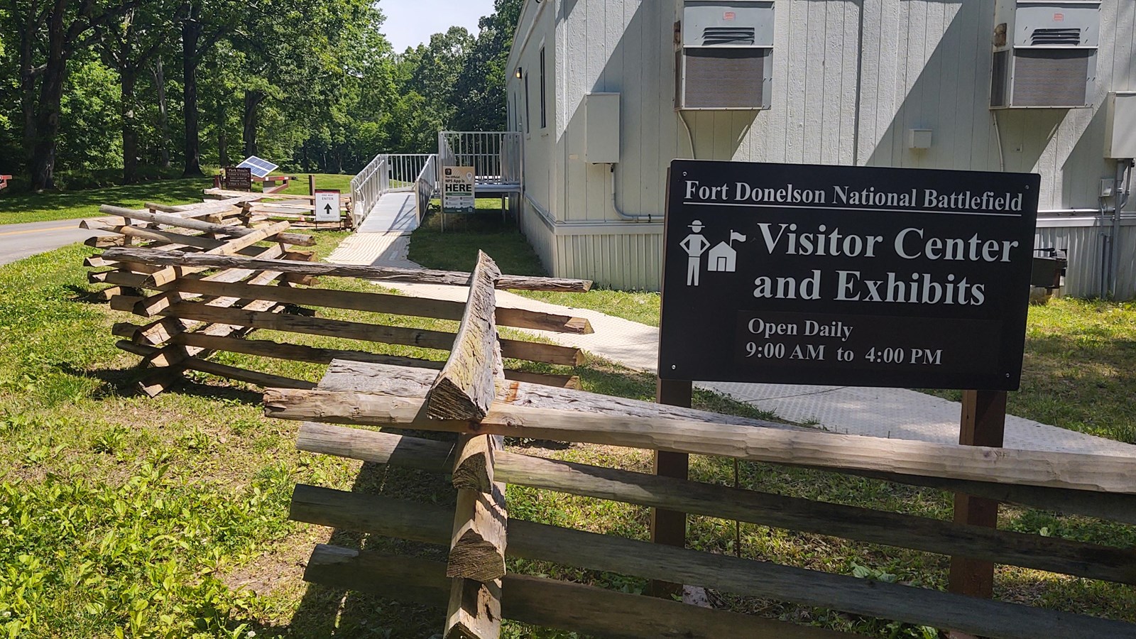Fort Donelson NB Visitor Center (U.S. National Park Service) Fort Donelson NB Visitor Center (U.S. National Park Service)