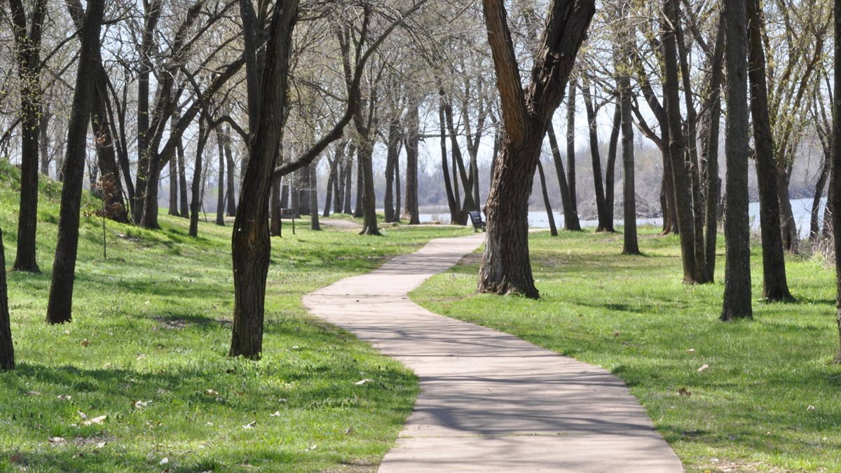 Walk the River Loop Trail (U.S. National Park Service)