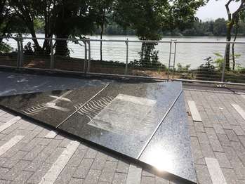 Waterfront Park: Stone marker, south (U.S. National Park Service)