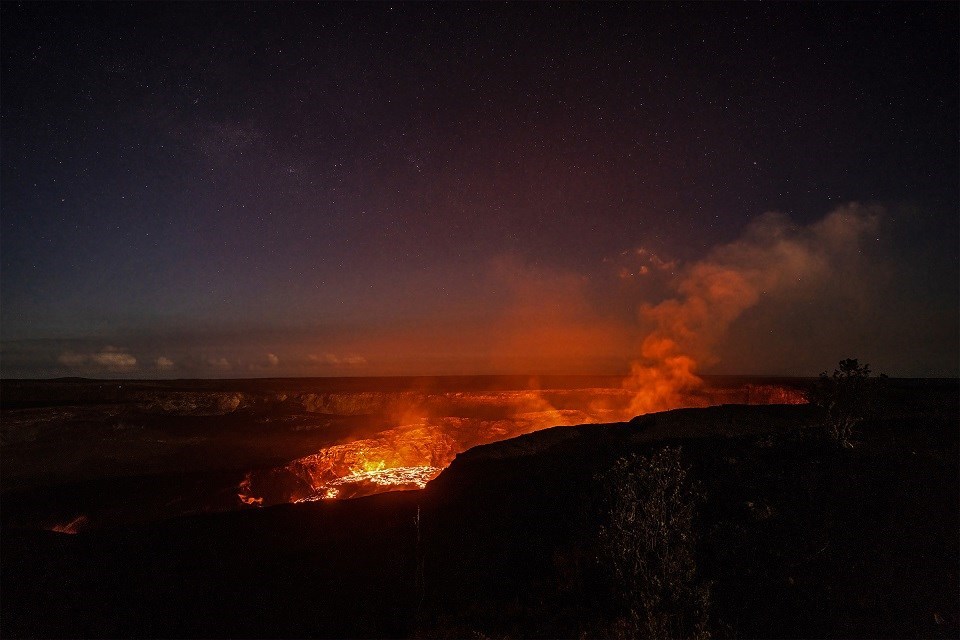 Eruption Viewing - Hawaiʻi Volcanoes National Park (U.S. National Park ...