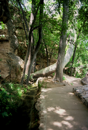 Exploring Montezuma Well - Montezuma Castle National Monument (U.S ...