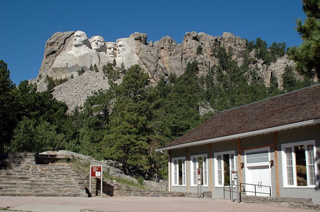 Places To Go - Mount Rushmore National Memorial (U.S. National Park ...