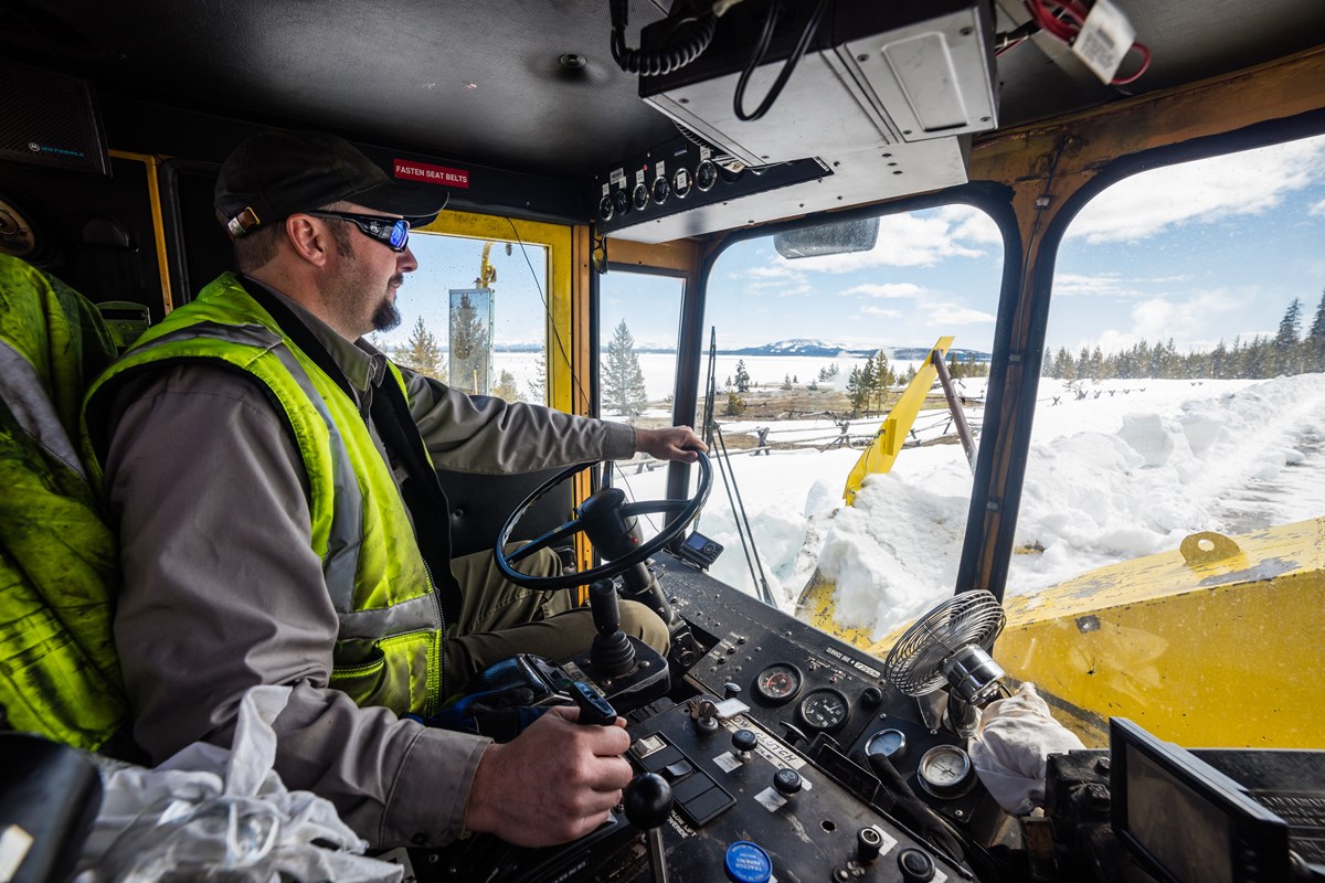 WWDW Plowing Operations - Yellowstone National Park (U.S. National Park ...
